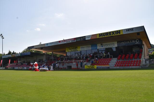 SC HERZ Pinkafeld: Neue Tribüne mit großem Fußball-Fest eröffnet - Oberwart