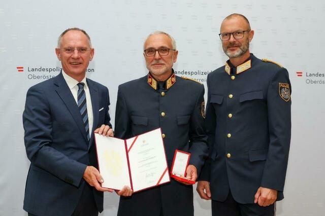 Goldenes Verdienstzeichen: Höchste Auszeichnung für Kommandant ...