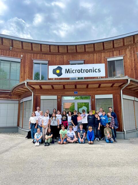 Technologie spielerisch näher gebracht: NMS St. Leonhard bei Microtronics - Melk