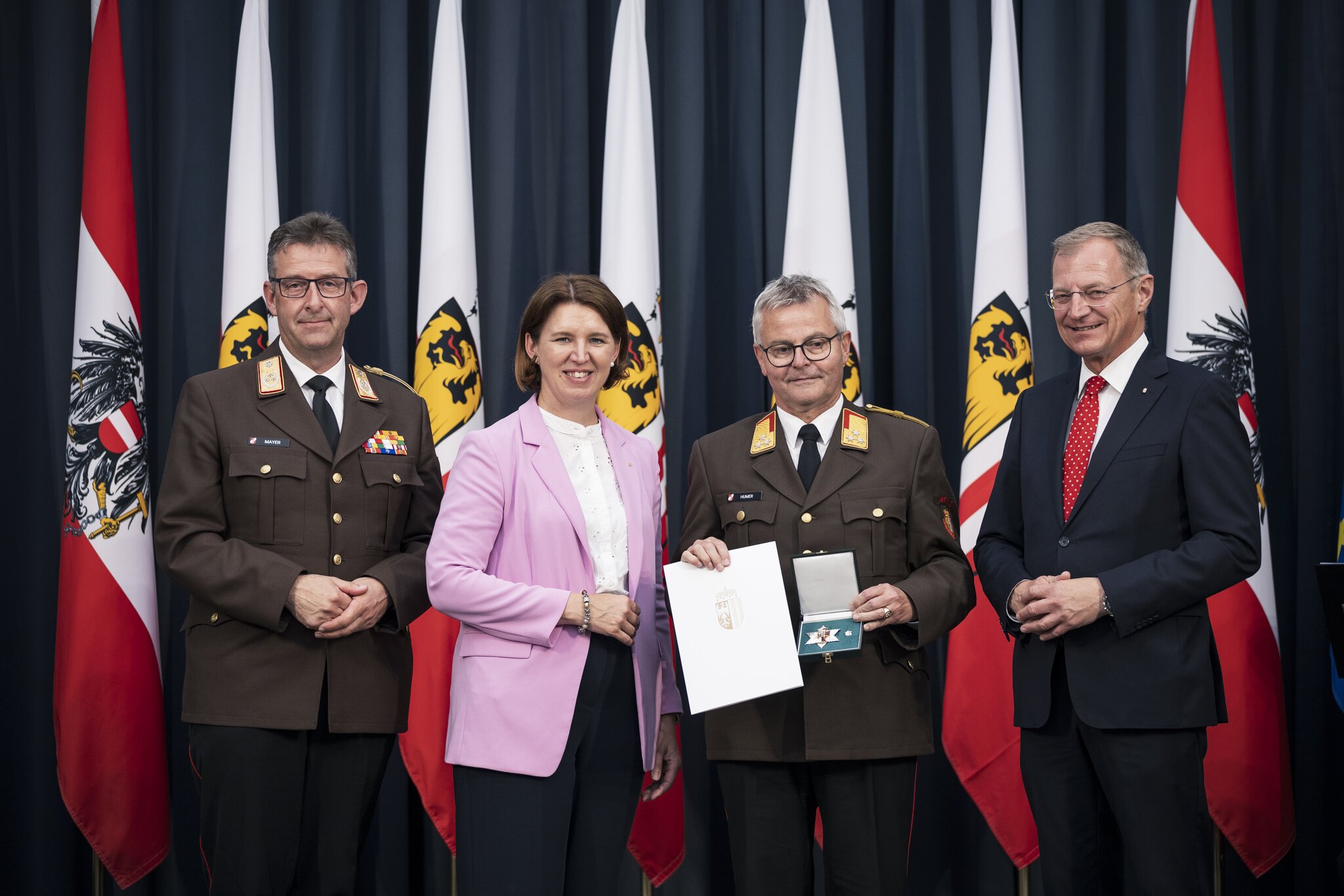 Ausgezeichnetes Feuerwehrwesen: Franz Humer mit silbernem ...