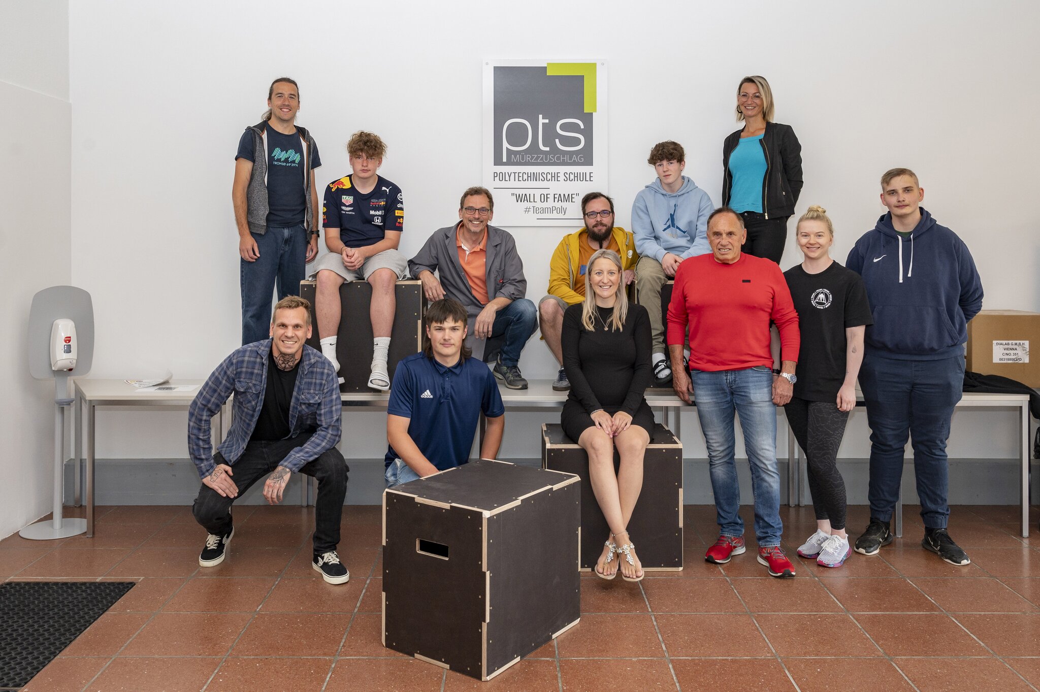 "Trau di–Mut zur Lehre": Jugendliche bauten Jumpboxen für Fitnesscenter ...