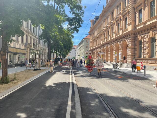 Großes Spektakel: Die neue Neutorgasse ist offiziell eröffnet - Graz