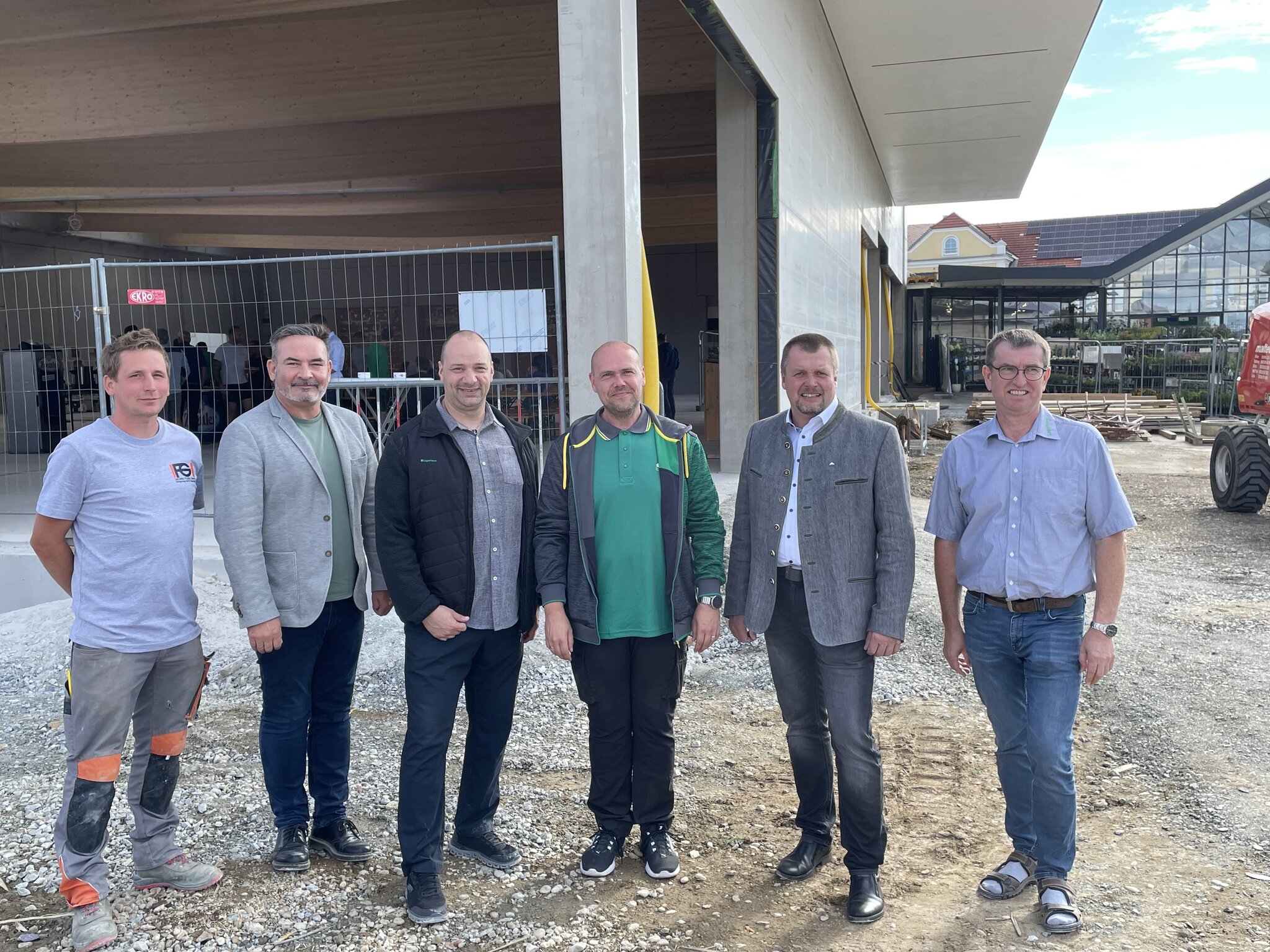 Gleichenfeier in Groß-Siegharts: Lagerhaus-Erweiterung im Zeitplan ...