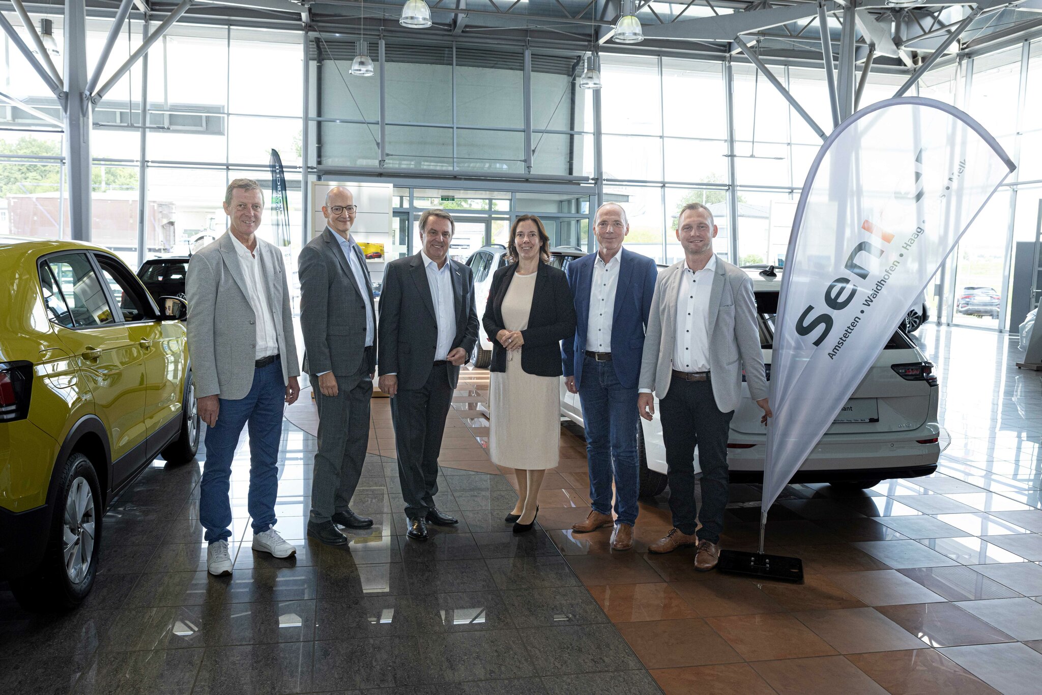Wirtschaftskammer: Betriebsbesuch: WKNÖ-Präsident im Autohaus Senker - Melk