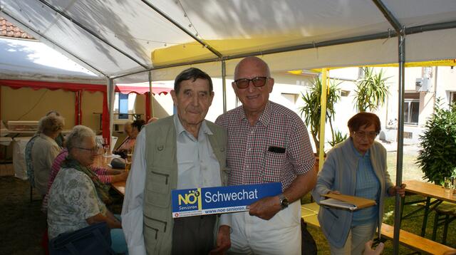 Sommerliche Abkühlung: Gesellige Eis-Runde der Schwechater Senioren ...