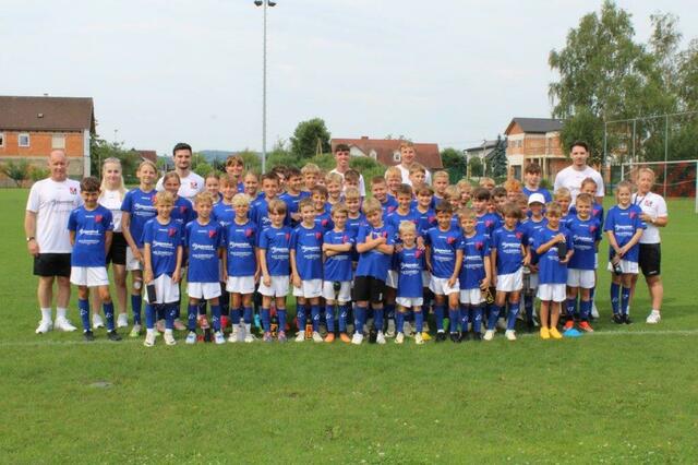 Das Camp steht unter professioneller Betreuung: Fußballcamp in ...