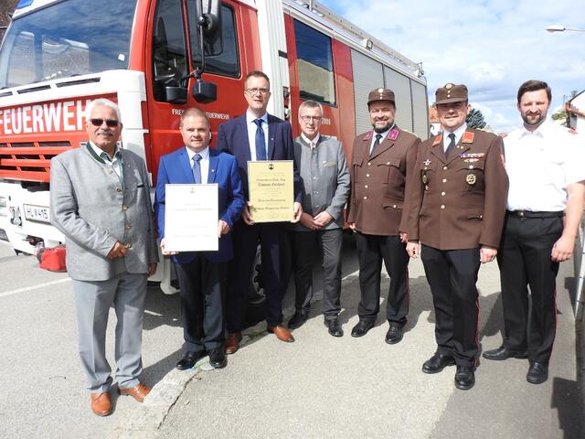 Feuerwehrfest in Pulkau: Mit dem Goldenen Wappen ausgezeichnet - Hollabrunn