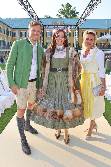 Gössl Herbstkollektion 2024: Champagner & Modenschau im Gwandhauspark ...