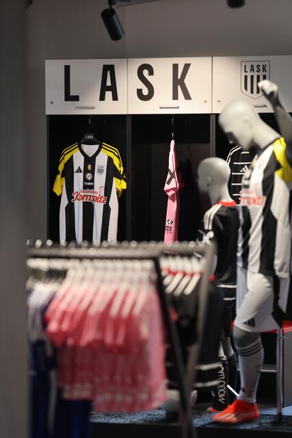 Fanshop für Athletiker: LASK eröffnet brandneuen Fanshop in der ...