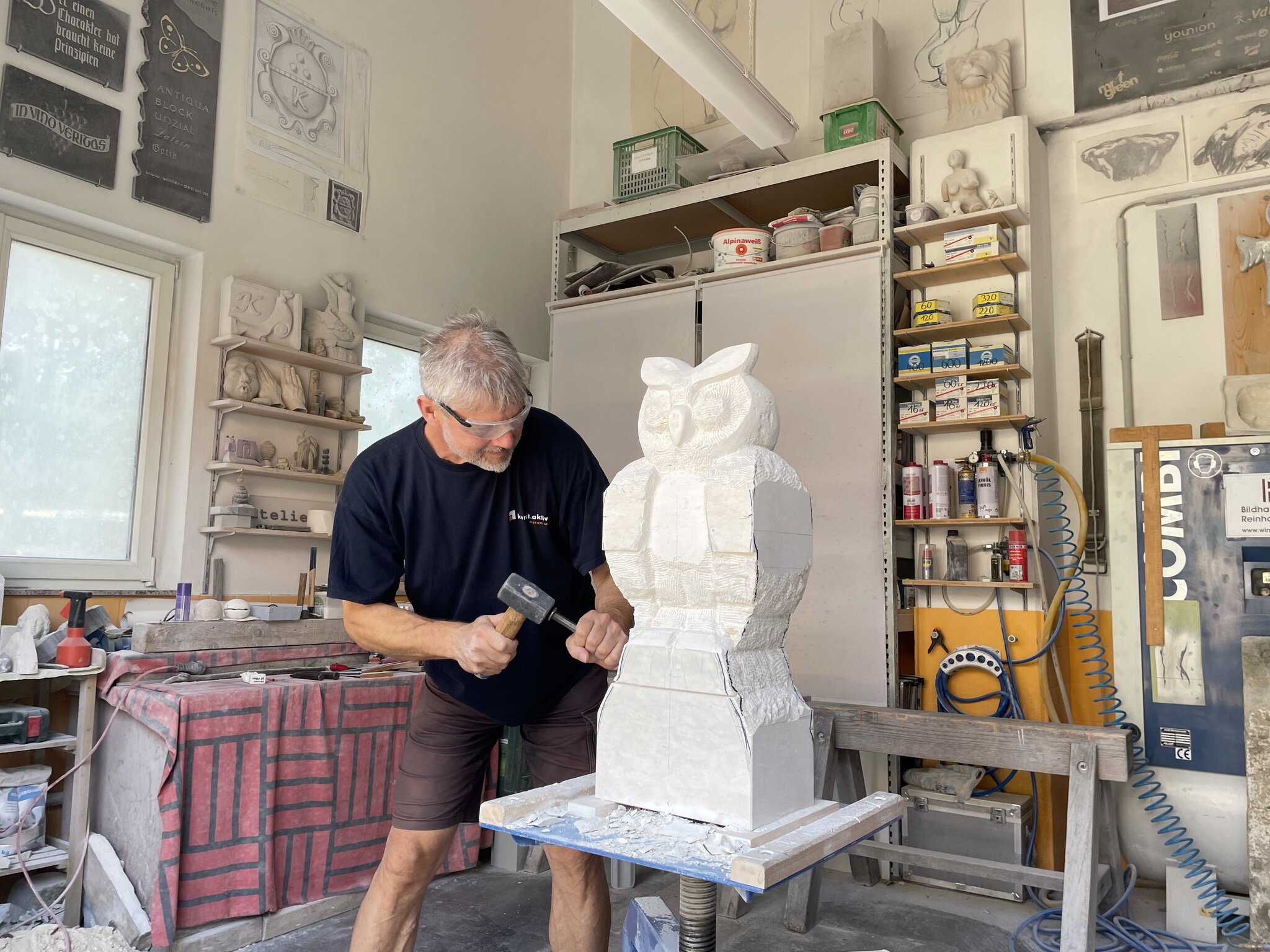 Hernalser Bildhauer: Reinhard Winter erschafft aus Stein Kunstwerke ...