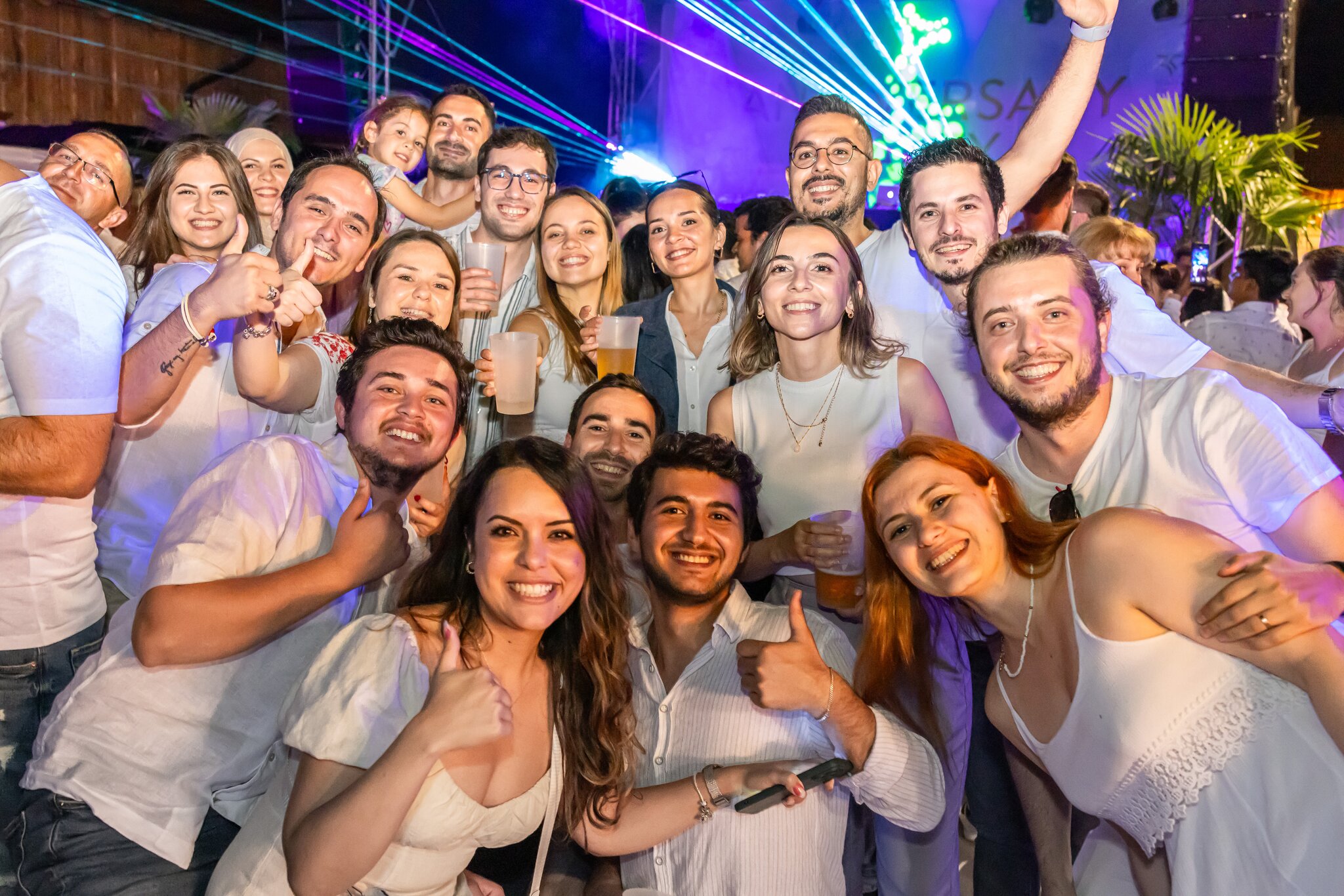 35-jähriges Jubiläum: FACC feierte mit 4.300 Gästen die "Night in White ...