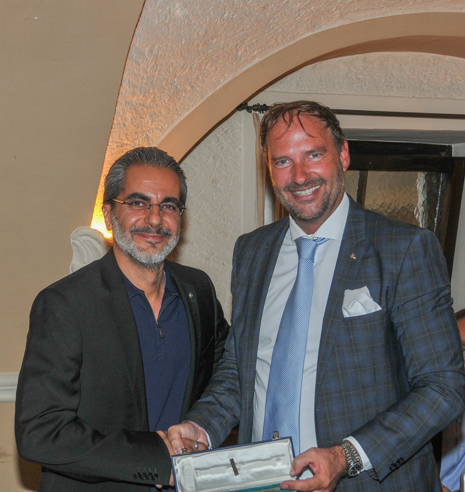 Präsidentenwechsel: Omid Sabbaghian übernimmt Rotary Club Braunau ...