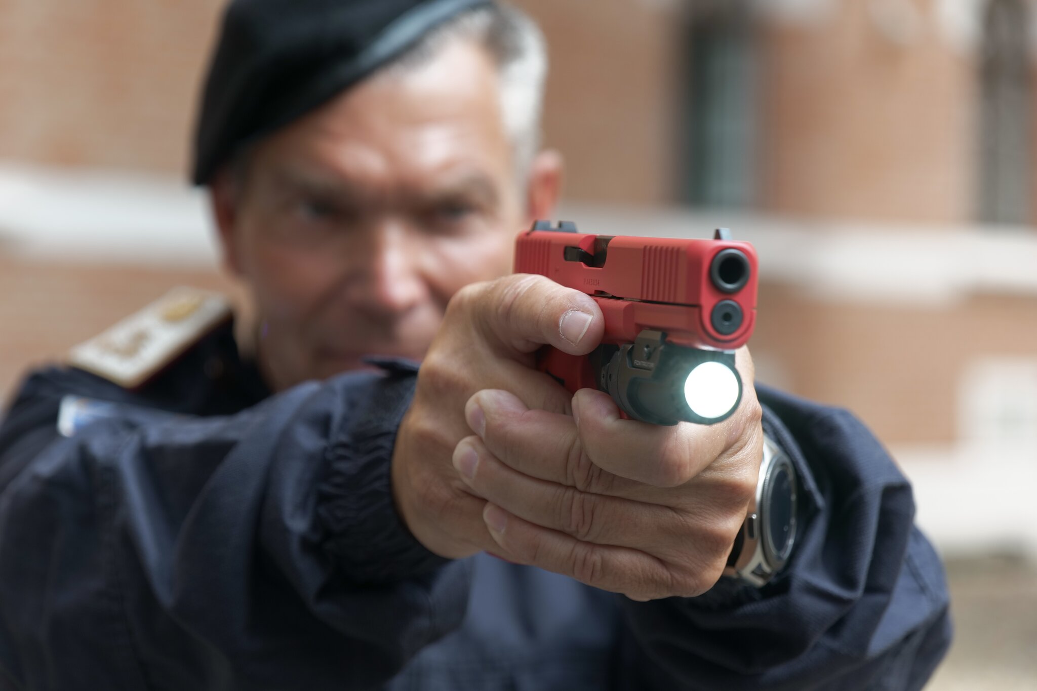 Pilotprojekt startet: Neue Taser und Waffenlicht für die Wiener Polizei ...