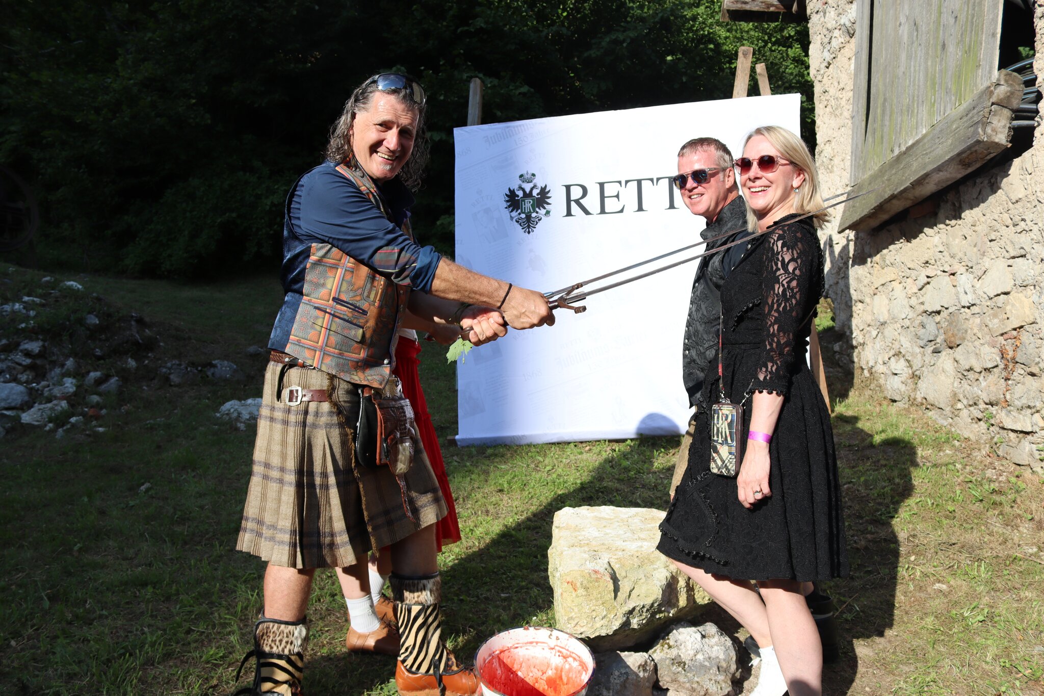 Mit Bildergalerie: Zweiter Rettl Romantik Kirchtag in der Burgarena ...