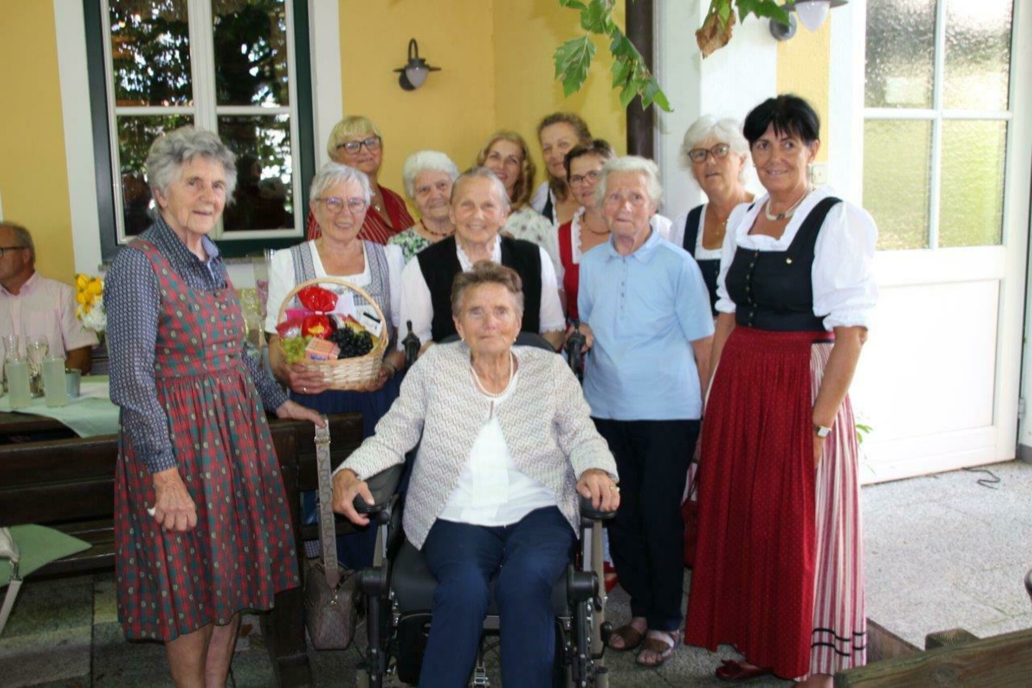 Ehrennadelträgerin und "Chefredakteurin": Maria Auer feierte ihren 85 ...