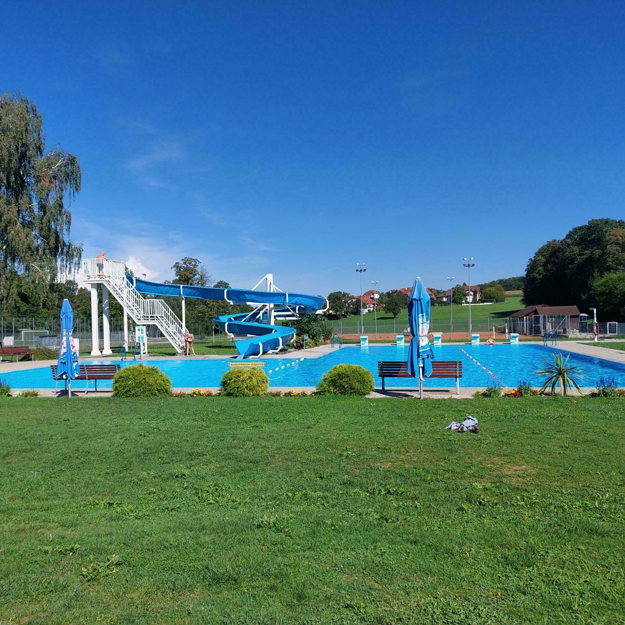 Neuerrichtung nach 50 Jahren: Das wird das neue Freibad in Neuhofen ...