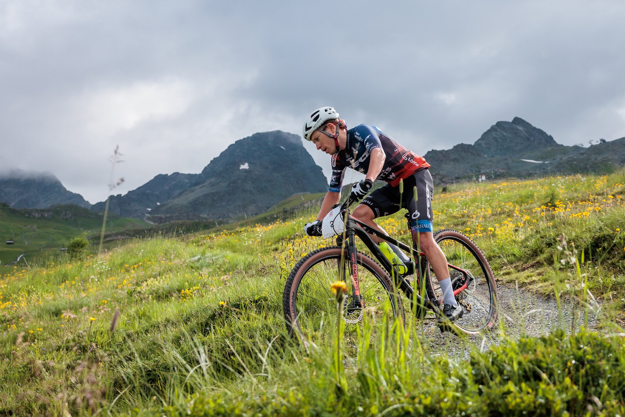 Sensationelle Vorstellung auf dem Mountainbike: Hermann Pernsteiner ...