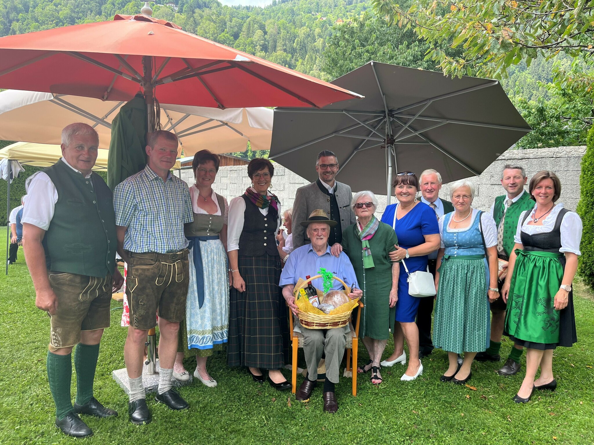 Glückwünsche: 90. Geburtstag von Altbürgermeister De Monte in Predlitz ...