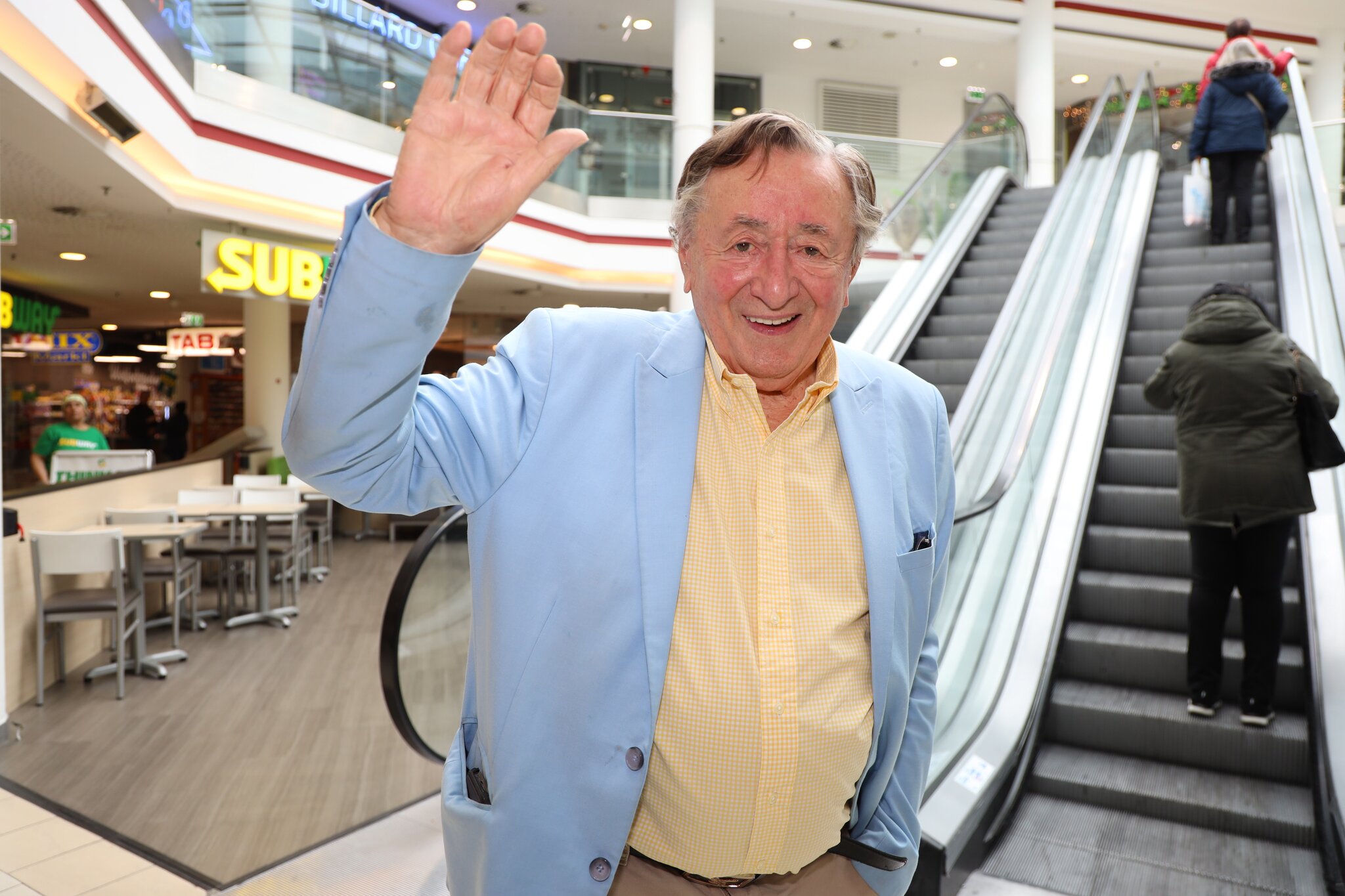 "Unbeschreiblich traurig": Lugner City-Belegschaft verabschiedet ihren ...