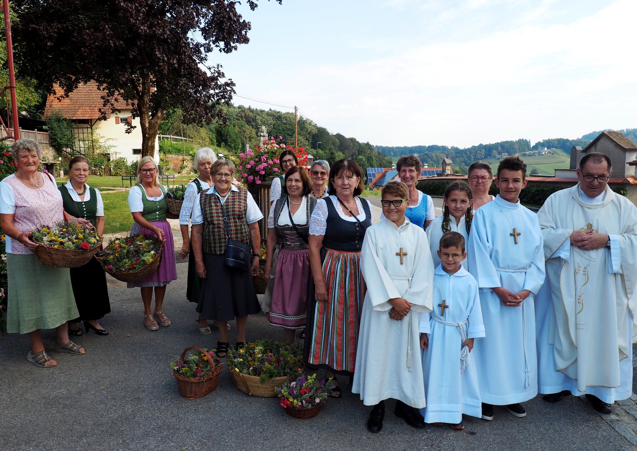 Kräuterweihe in St.Nikolai im Sausal !: Kräuterweihe mit der Frauenbewegung in der Pfarrkirche ...