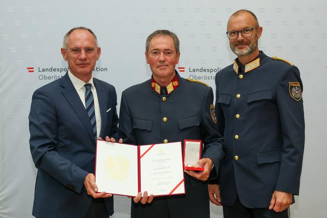 Hohe Auszeichnung: Goldenes Ehrenzeichen der Republik für Franz ...