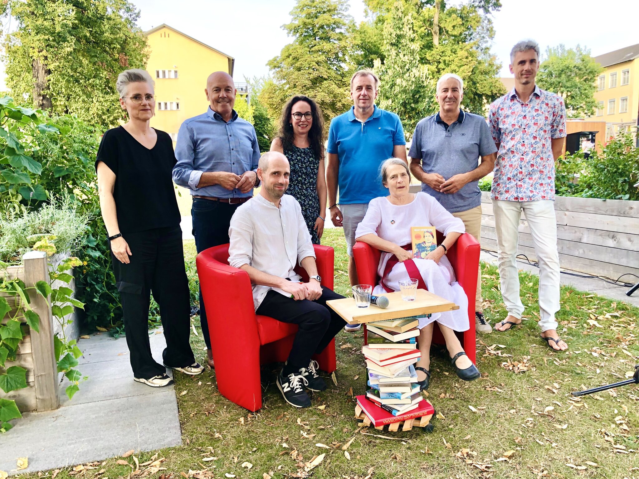 Oberwart: Arbeiterkammer "BookTalk" mit Helga Kromp-Kolb im Stadtgarten ...
