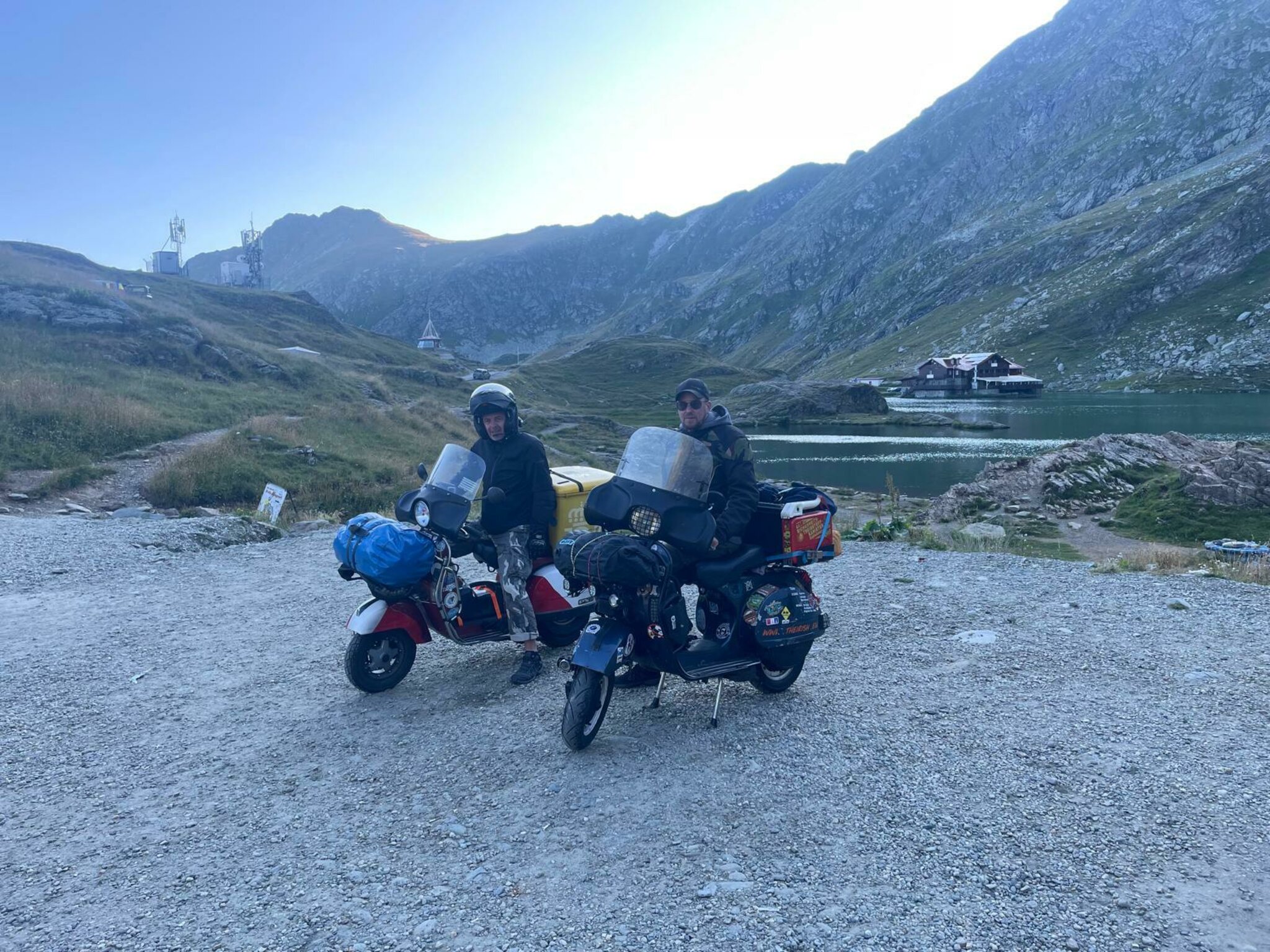 Mit der Vespa nach Rumänien: Steyrer Duo erlebte Abenteuer in den ...