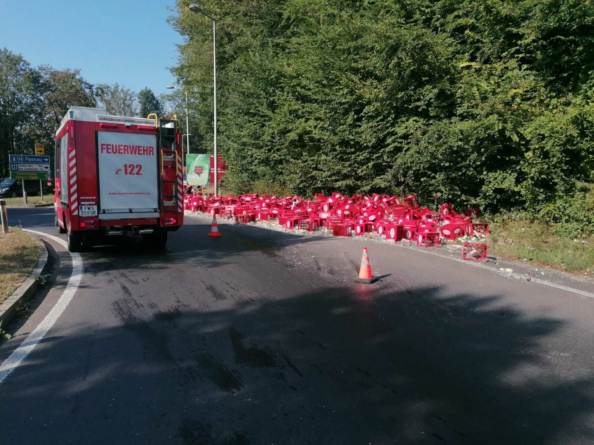 Limoflaschen fielen auf Straße: Unfall in Wallern: "Es war ein ...