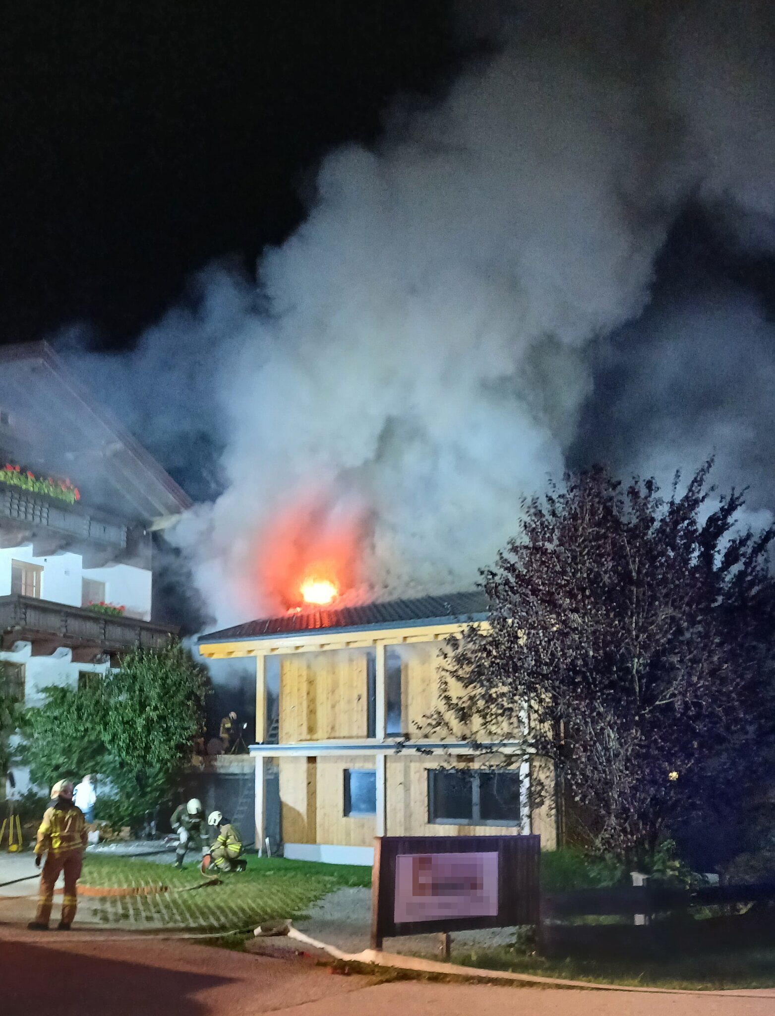 Feuerwehreinsatz: Brand einer Hausfassade in der Wildschönau - Kufstein
