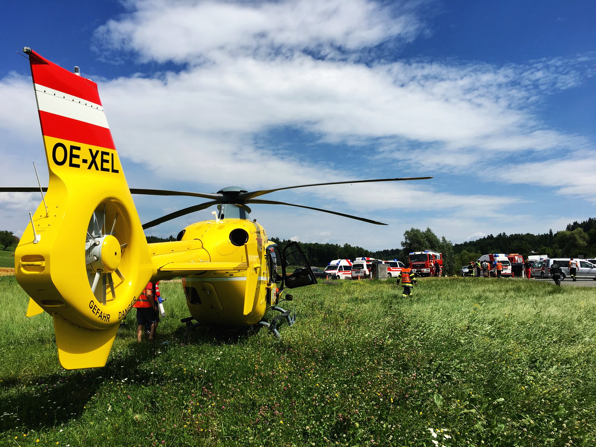 Schwerer Motorradunfall auf der B70: Rettungshubschrauber in Edelschrott - Voitsberg