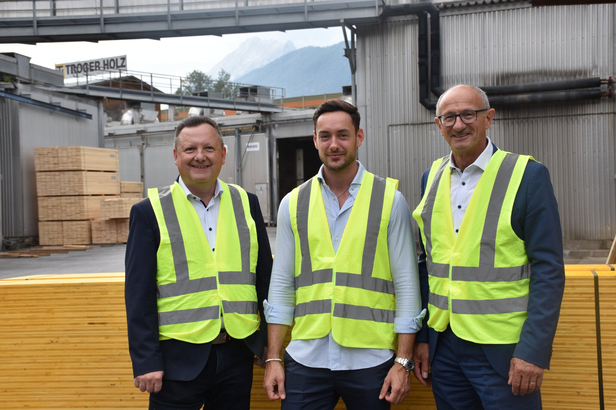 Wirtschaft: Detailverliebter Landeshauptmann zu Gast bei Troger Holz ...