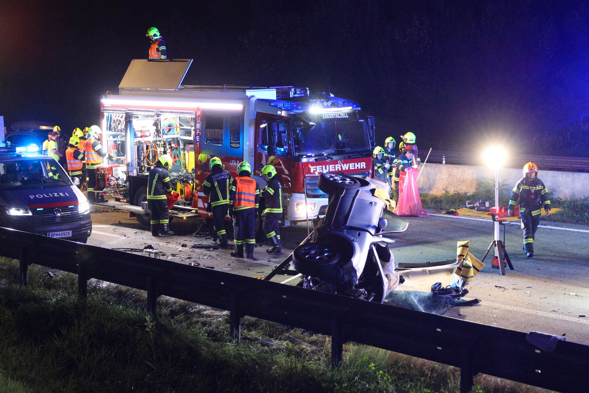 Schwerer Verkehrsunfall auf der A1: Tödlicher Unfall mit Geisterfahrer bei Vorchdorf - Salzkammergut