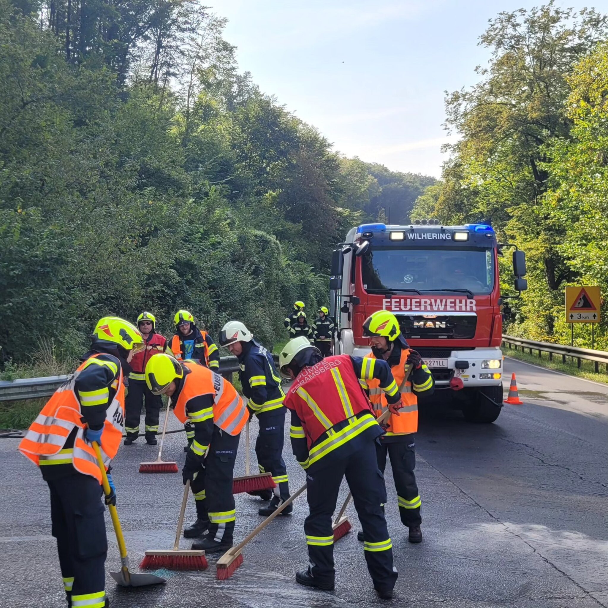 Einsatz in Wilhering: Verkehrsunfall auf der B129 Hainzenbachkreuzung ...