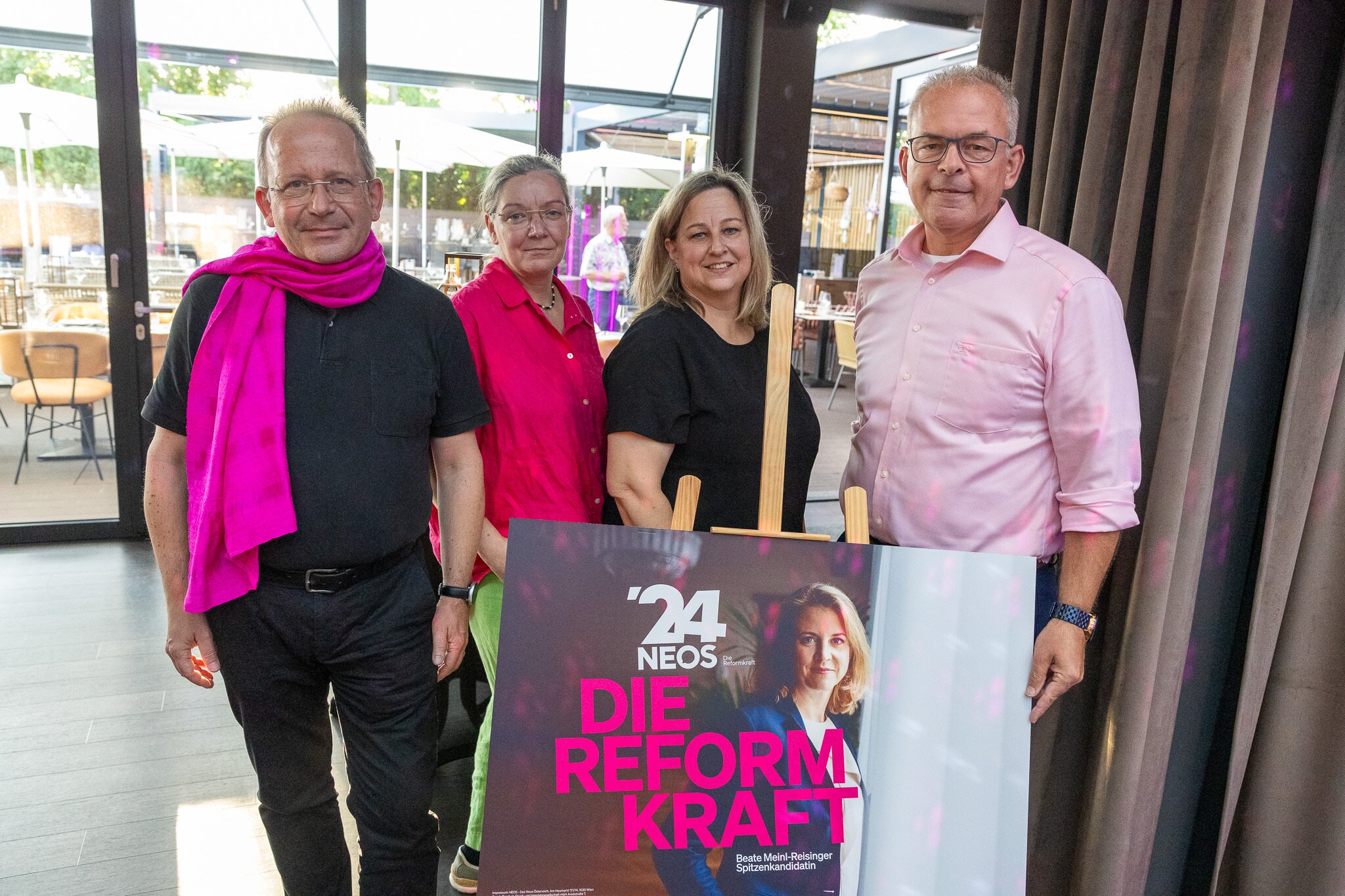 NEOS-News: Niki Scherak und Steffi Krisper kommen zum Diskutieren ...