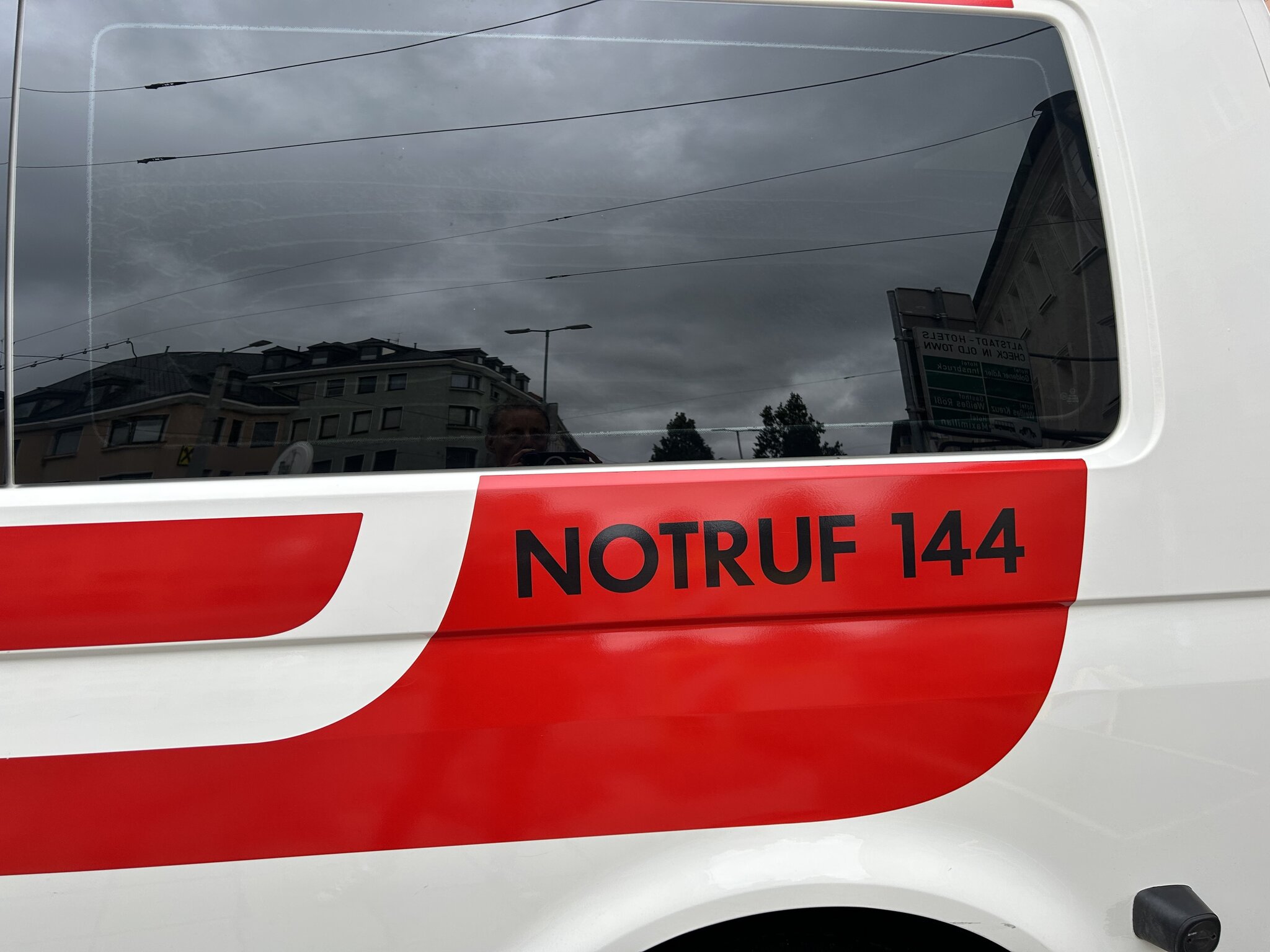 Kollision vermieden: Zeugen nach Fahrradsturz auf Franz-Greiter ...