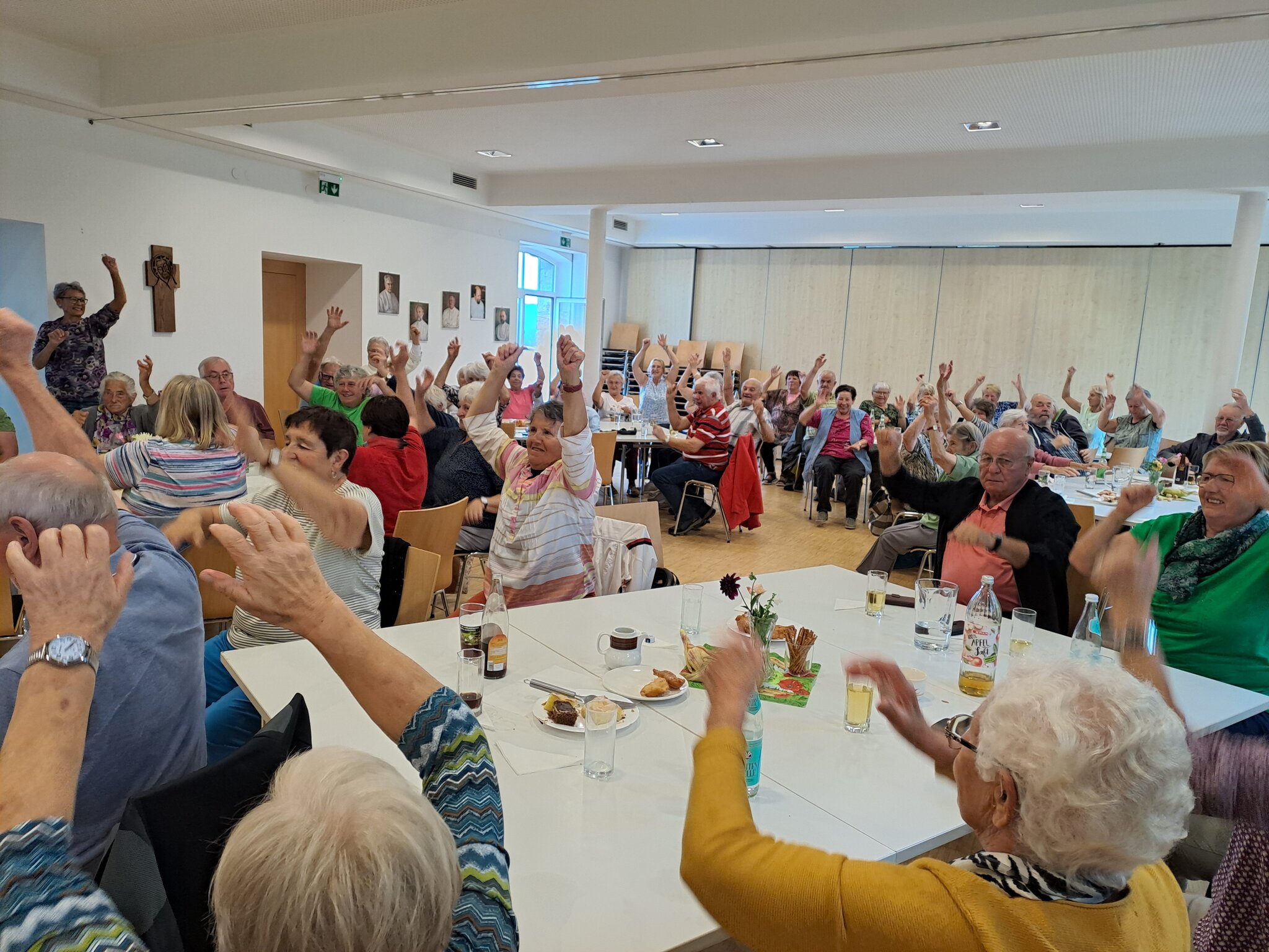 Geredet, diskutiert und gelacht: Viele zufriedene Gesichter beim "Wocha ...