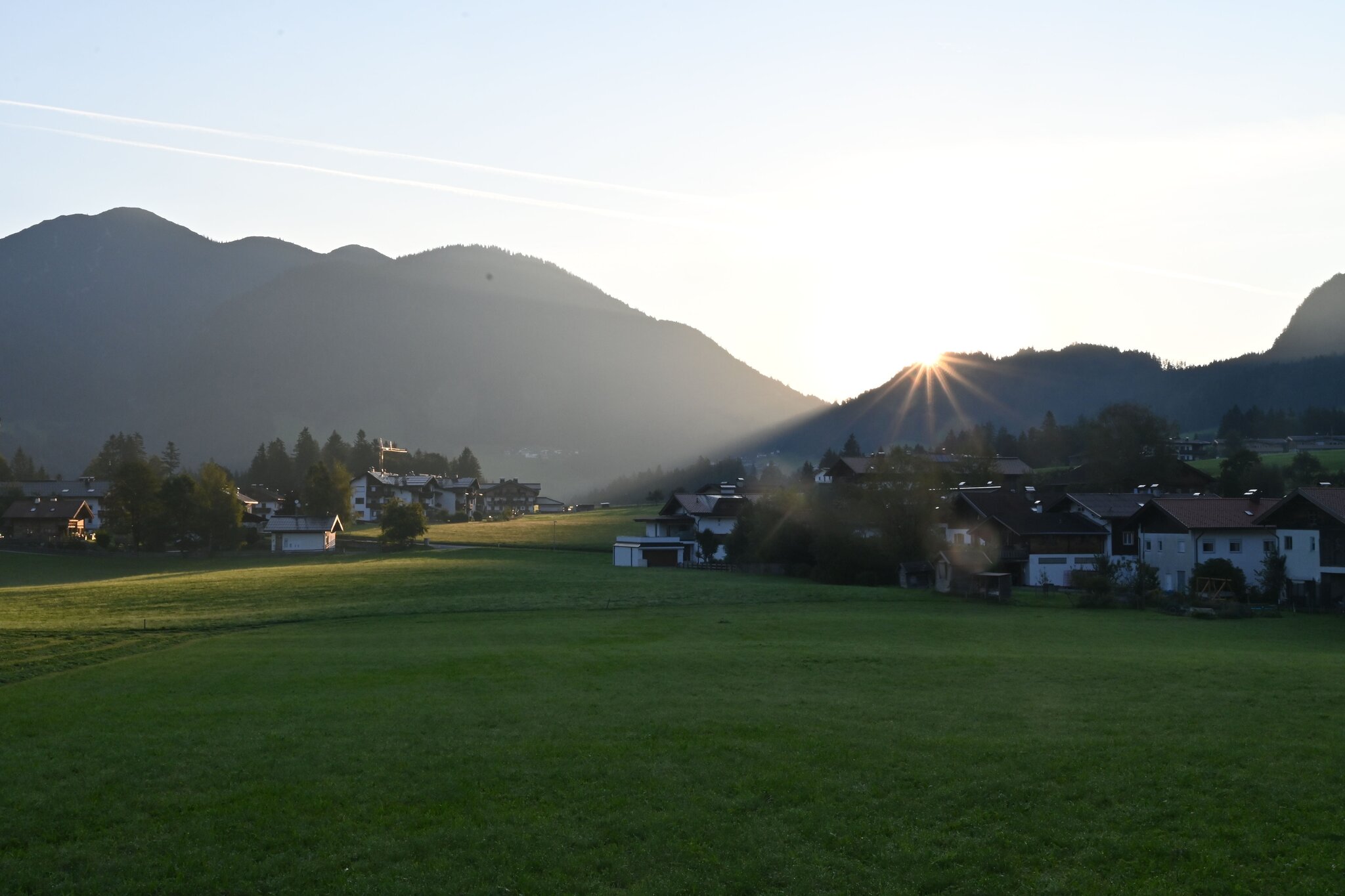Urlaubstage in Tirol: Brandenberg, Dorfrunde am frühen Morgen - Kufstein