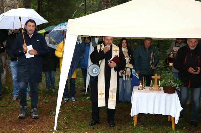 Grand Pillar Celebration: A Dual Blessing Ceremony in Osterwitz Hosted ...