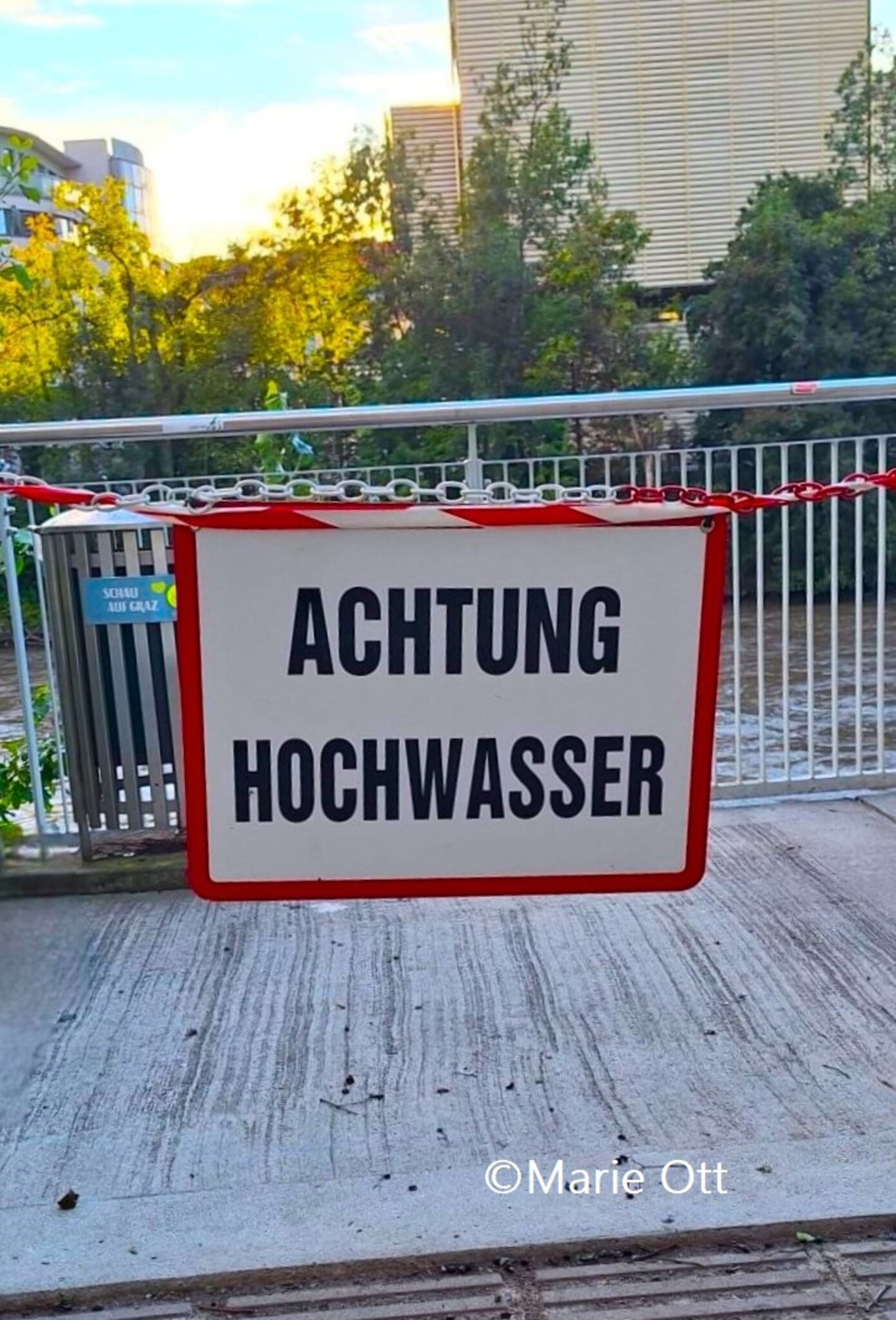 Grazer Murufer wegen Hochwasser gesperrt! - Graz