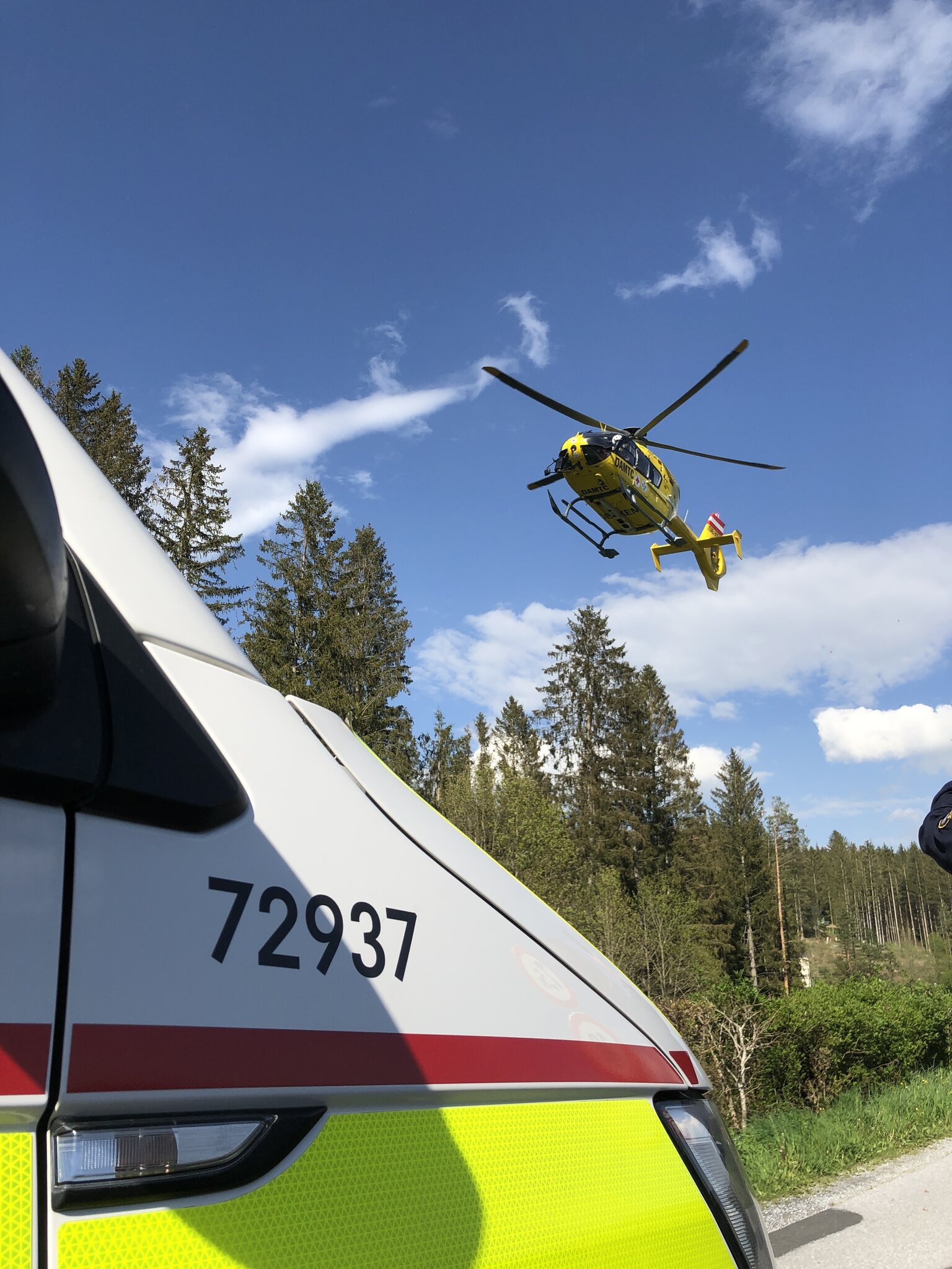 Rettungshubschrauber: Schwerverletzte Radfahrerin nach Kollision mit Pkw - Voitsberg