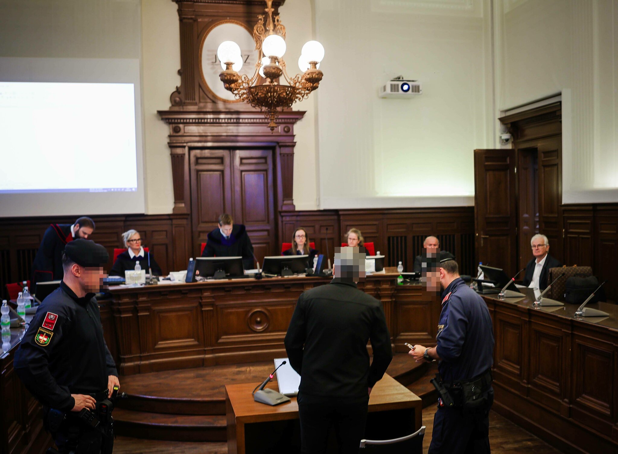 Mit Schraubenzieher eingestochen: Lange Haftstrafe für versuchten Mord in Ried - Ried