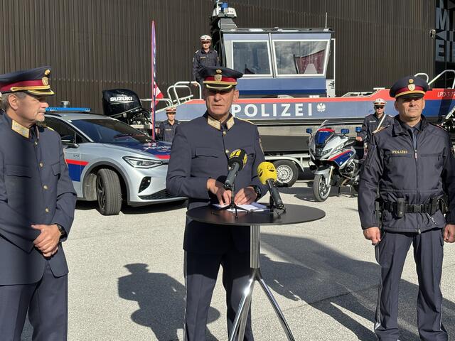 137 neue Fahrzeuge: Neue Einsatzmittel und Fahrzeuge der Tiroler ...