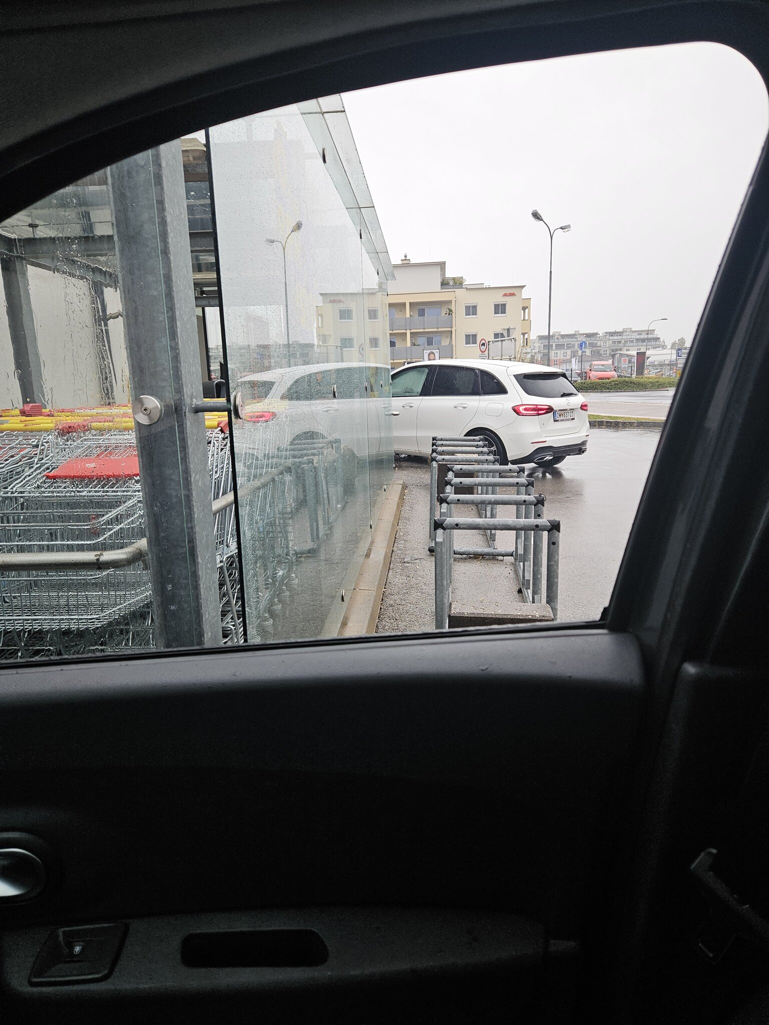 Billa zum Drive In umgewandelt:: Kunstparker des Monats - Baden