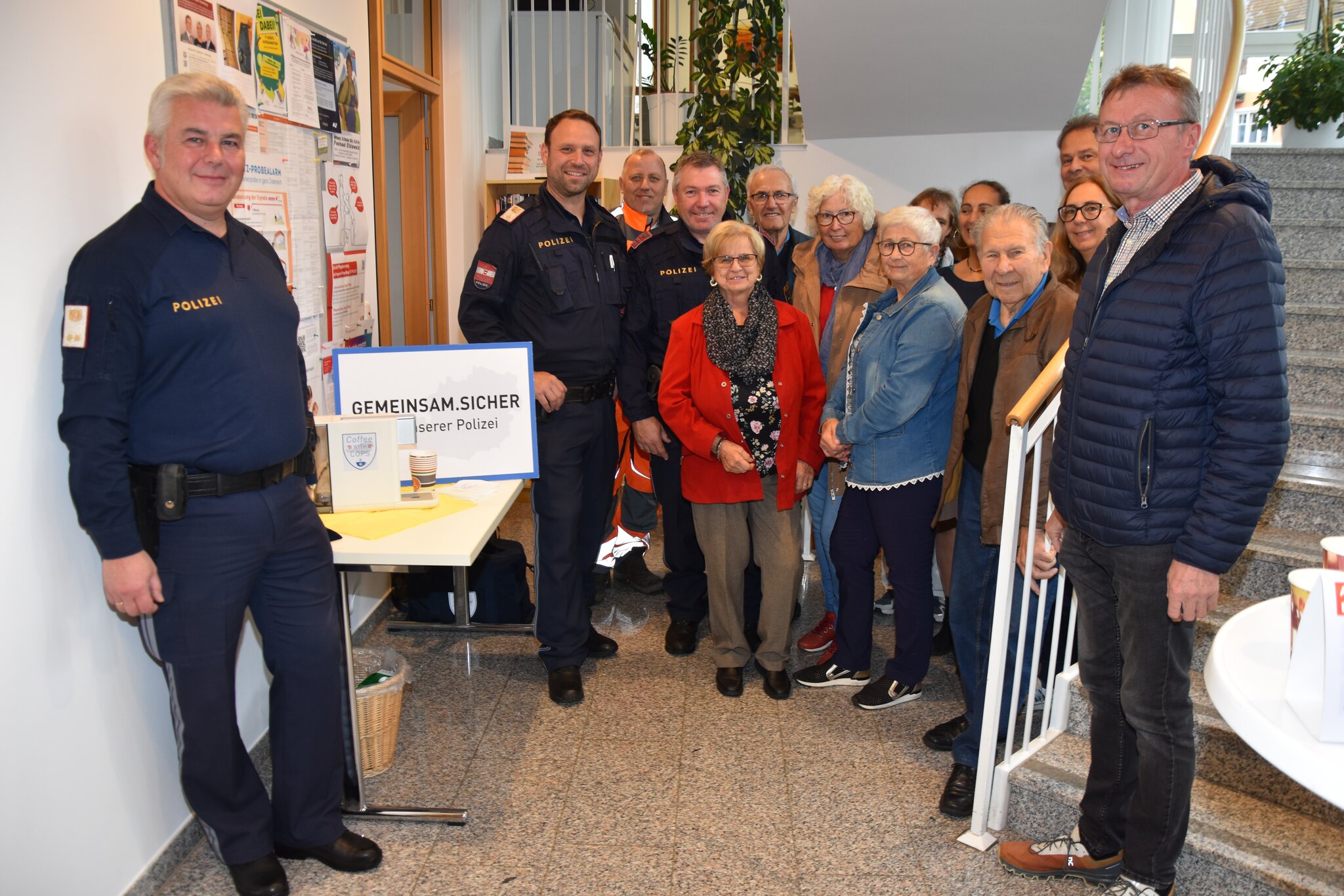 Austausch auf Augenhöhe: "Coffee with Cops" machte Halt in ...