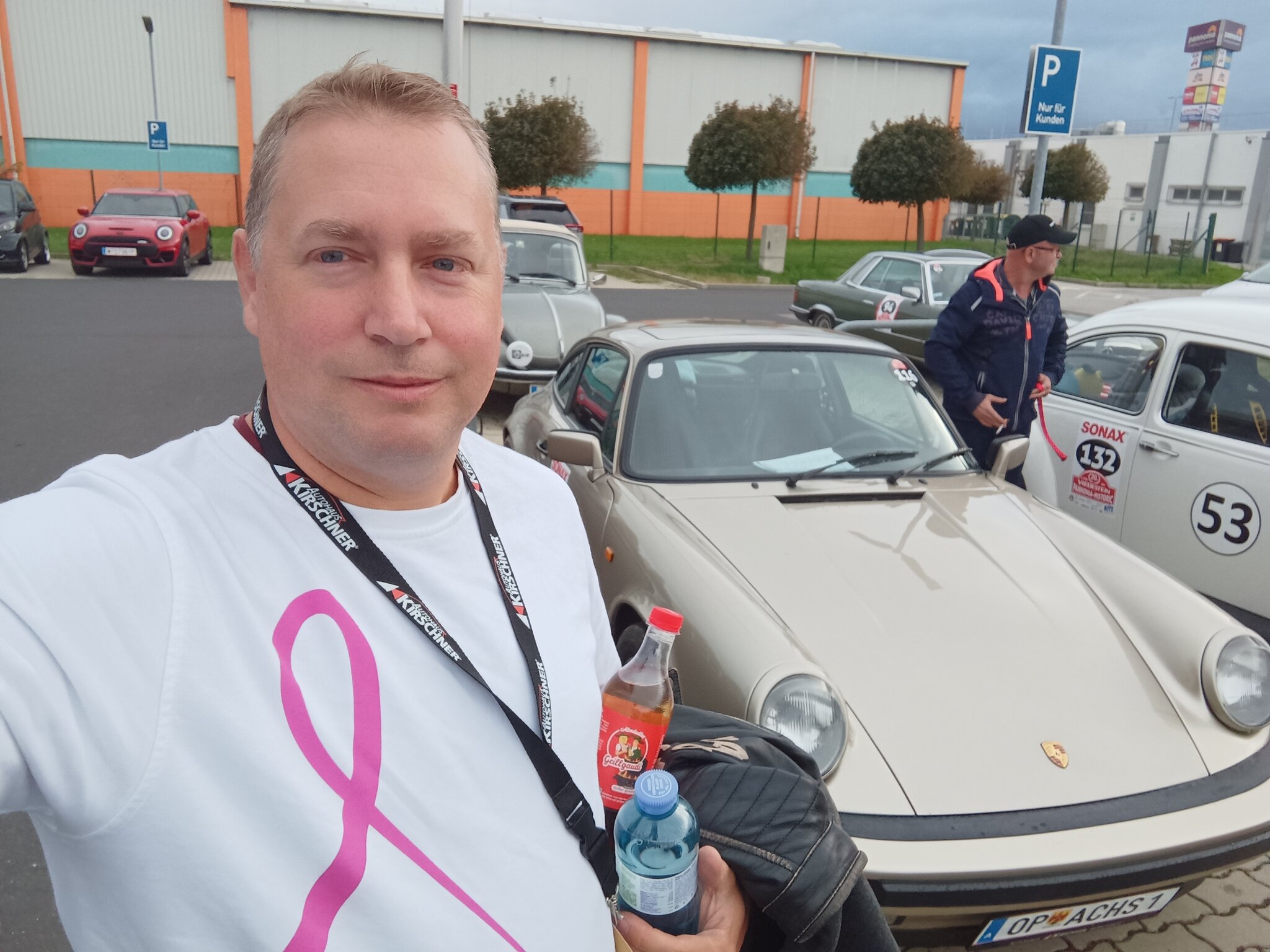 Porsche Fahrer setzt rosa Zeichen: PINK RIBBON auch bei der Pannonia ...