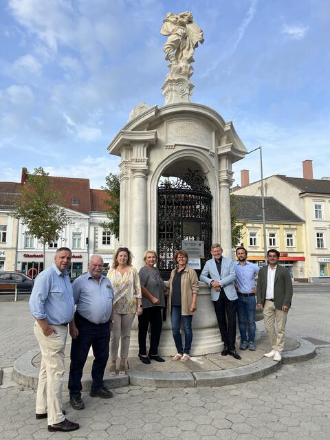 Hauptplatz: Rattenfängerbrunnen-Restaurierung erfolgreich abgeschlossen ...