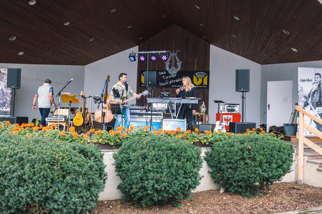 Festwochenende: Großes Jubiläum: 30 Jahre Musik von Luggi Auer - Stubai ...