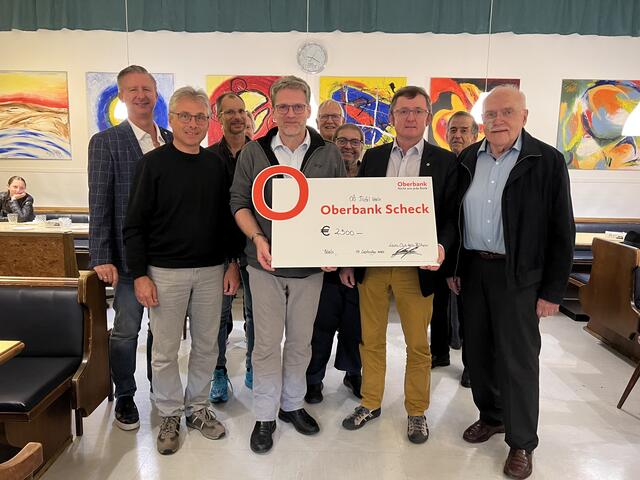 2.300 Euro Spenden: Lions Club Wels Pollheim spendet an die OÖ Tafel ...