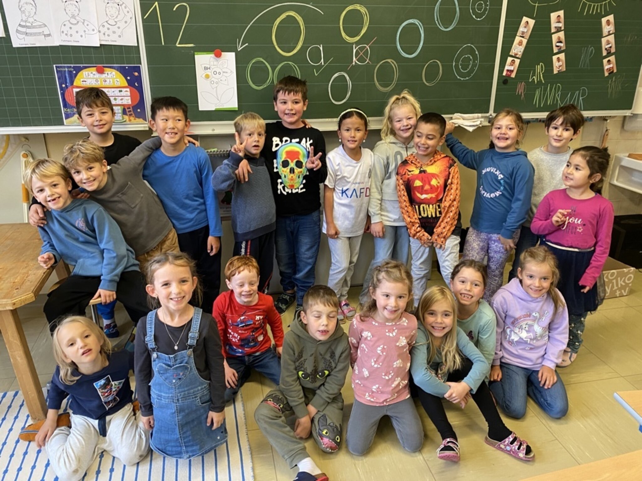 Taferlklassler: 40 Schulanfänger starteten an der Volksschule Zams ...