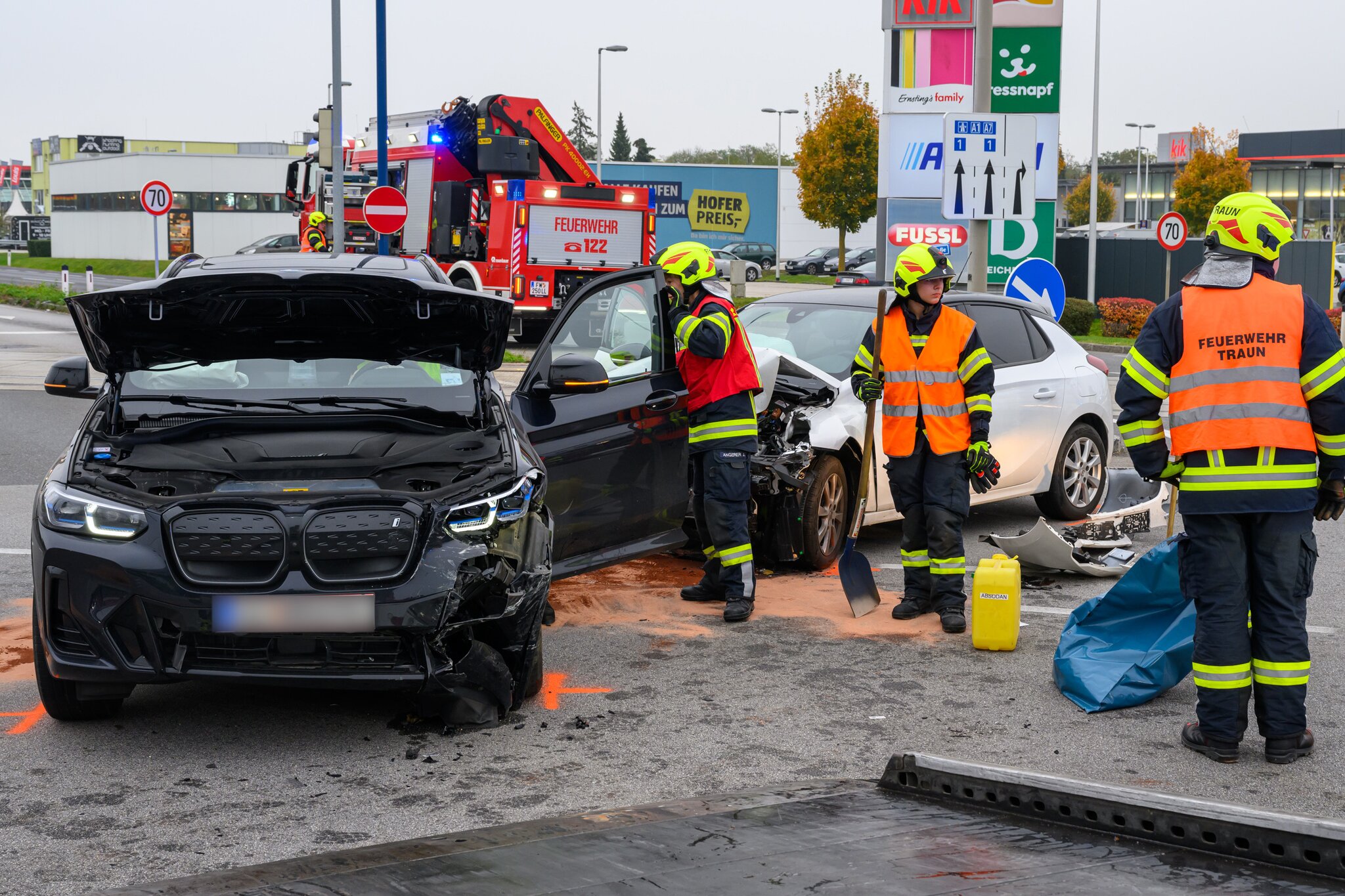 Trauner Kreuzung: Zwei Personen bei Unfall verletzt - Linz-Land